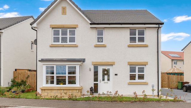 Tranent | Towns of East Lothian | Garden Stirling Burnet