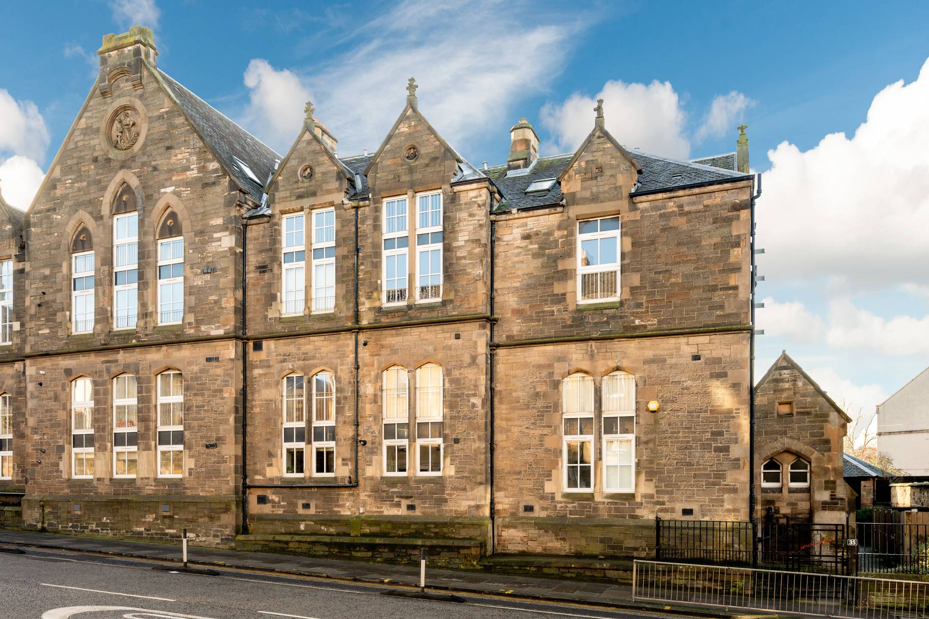 35/7 Rodney Street, Canonmills, Edinburgh, EH7 4EL - Gillespie Macandrew